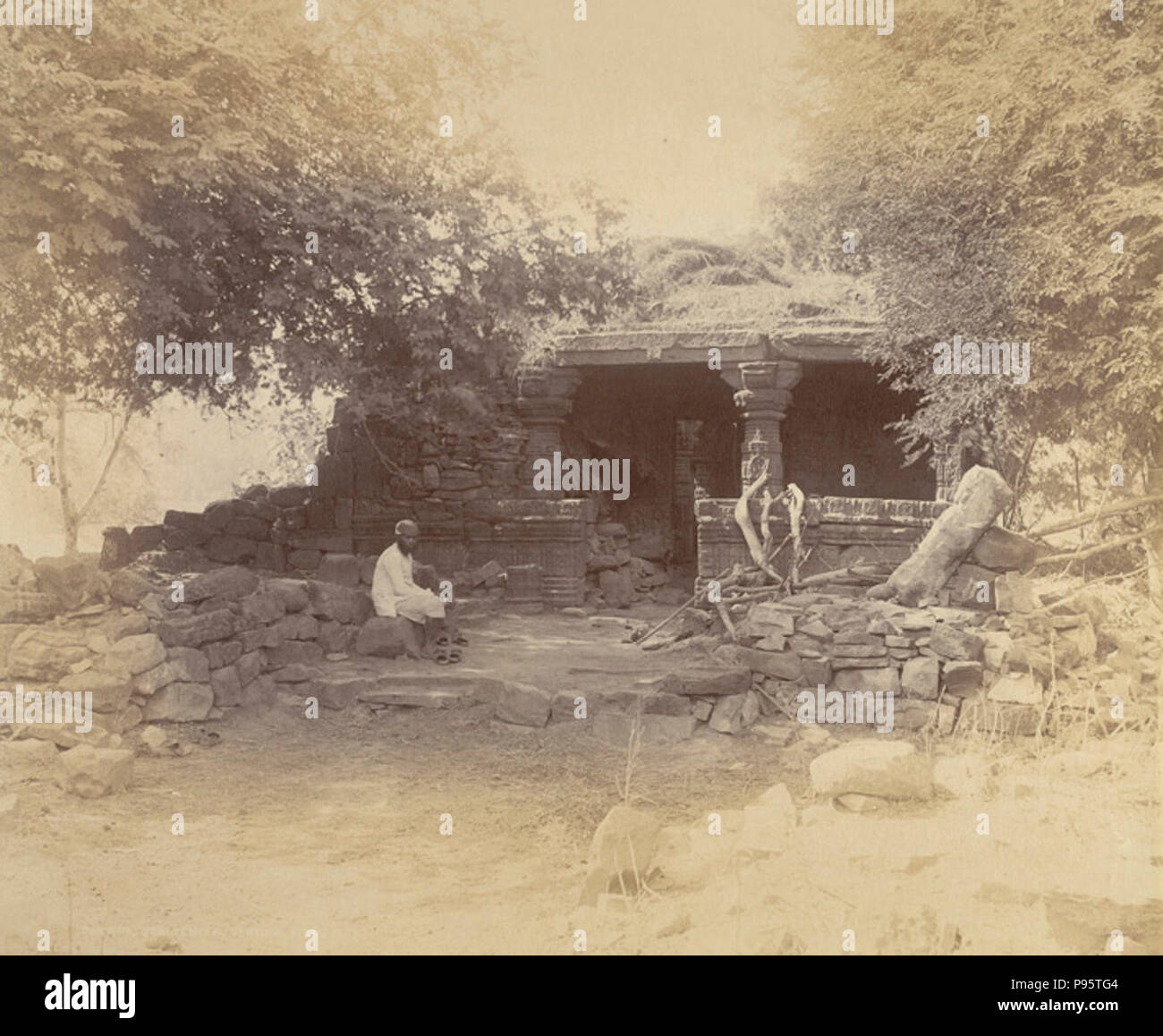 A Hindu temple ruins at Panthia Madhya Pradesh Stock Photo - Alamy