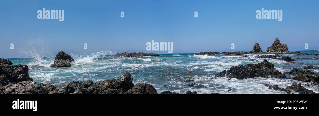 Sea rocks jagged rough hi-res stock photography and images - Alamy