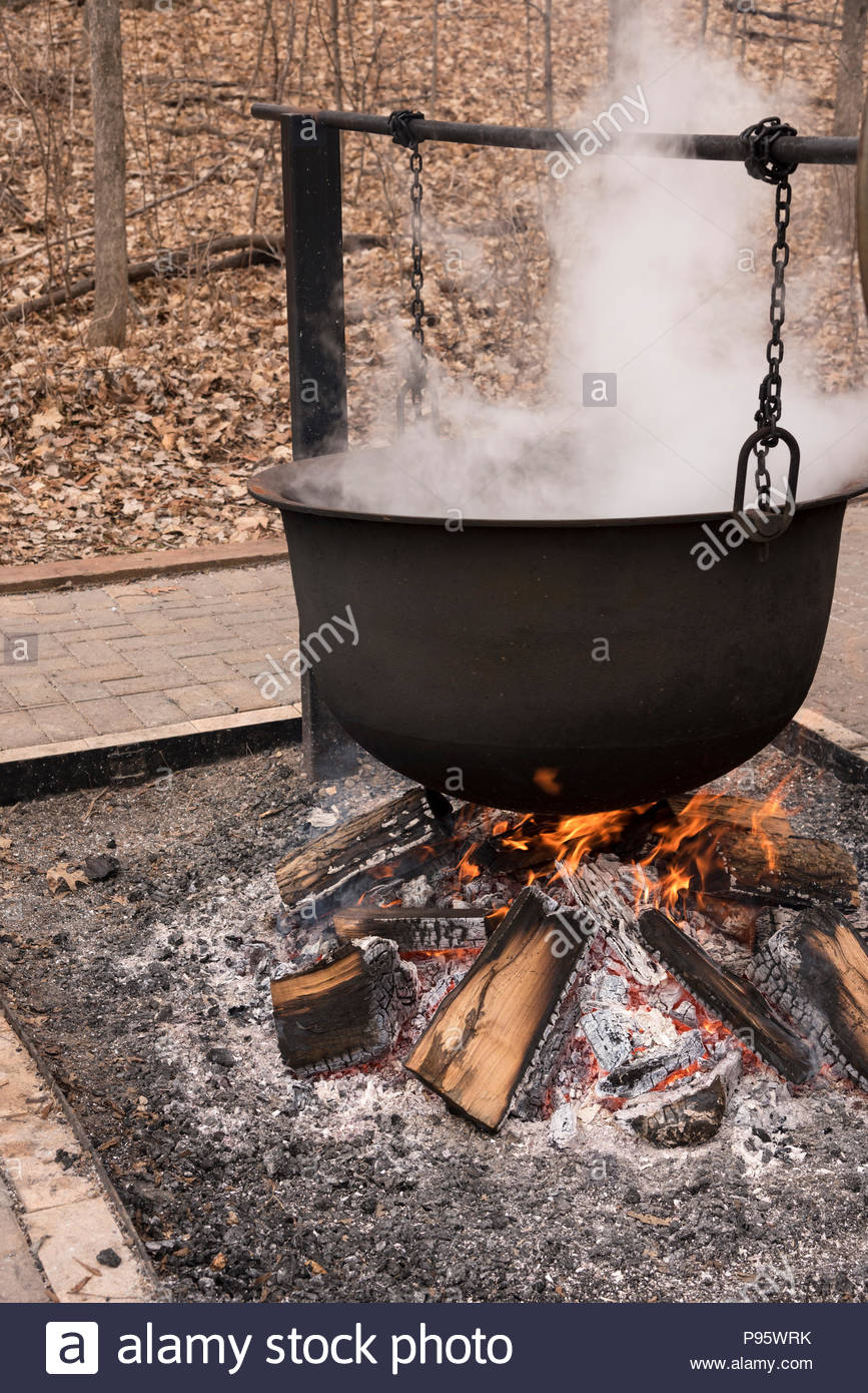 Cauldron Cooking Stock Photos & Cauldron Cooking Stock Images - Alamy
