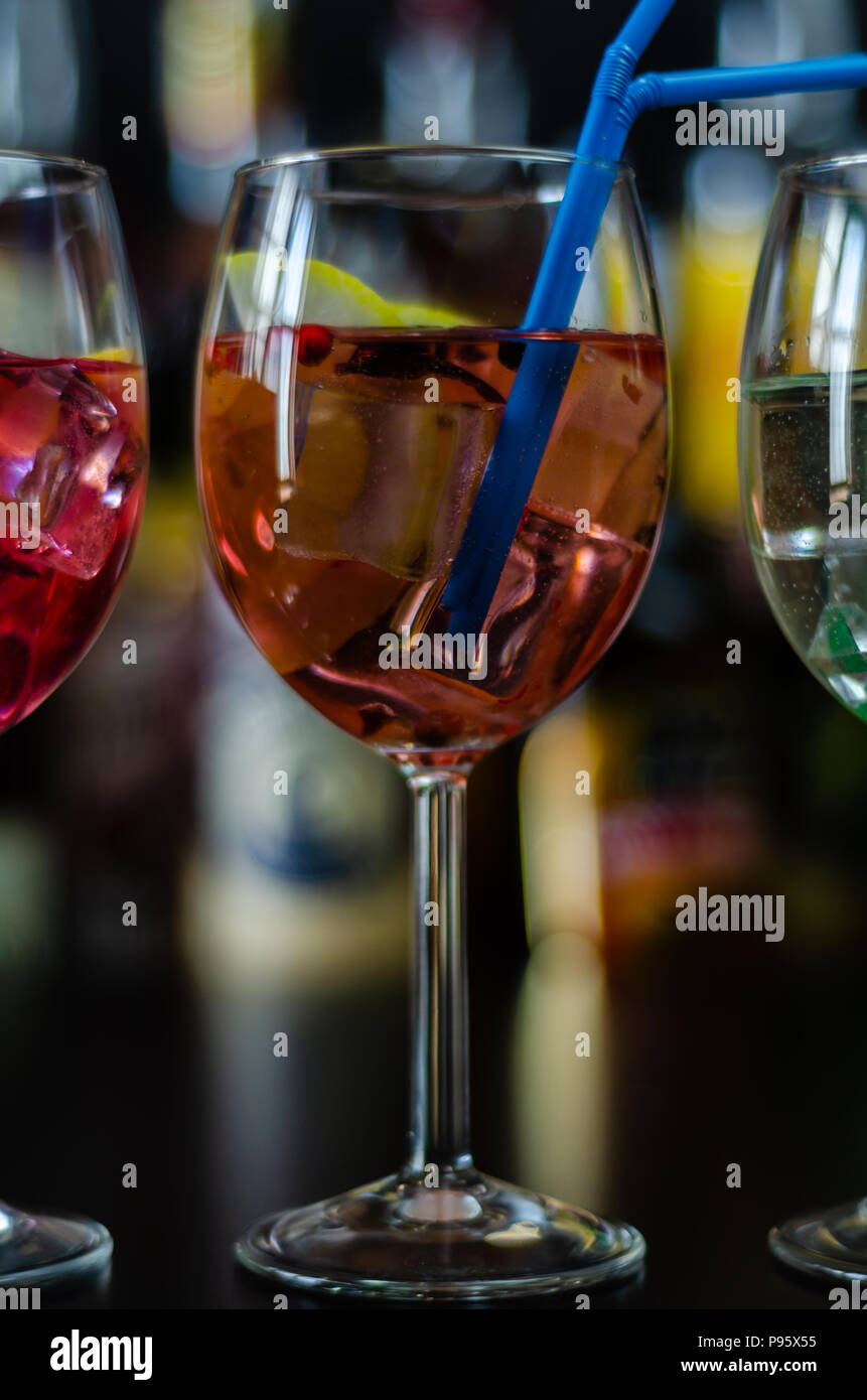 fresh and refreshing cocktails based on gin, a distinctive herbal ...