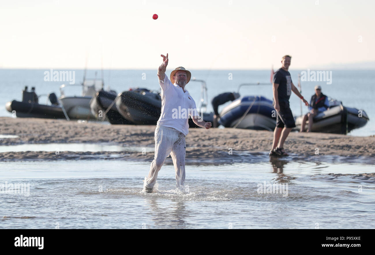 Members of the Royal Southern Yacht Club and the Island Sailing Club ...