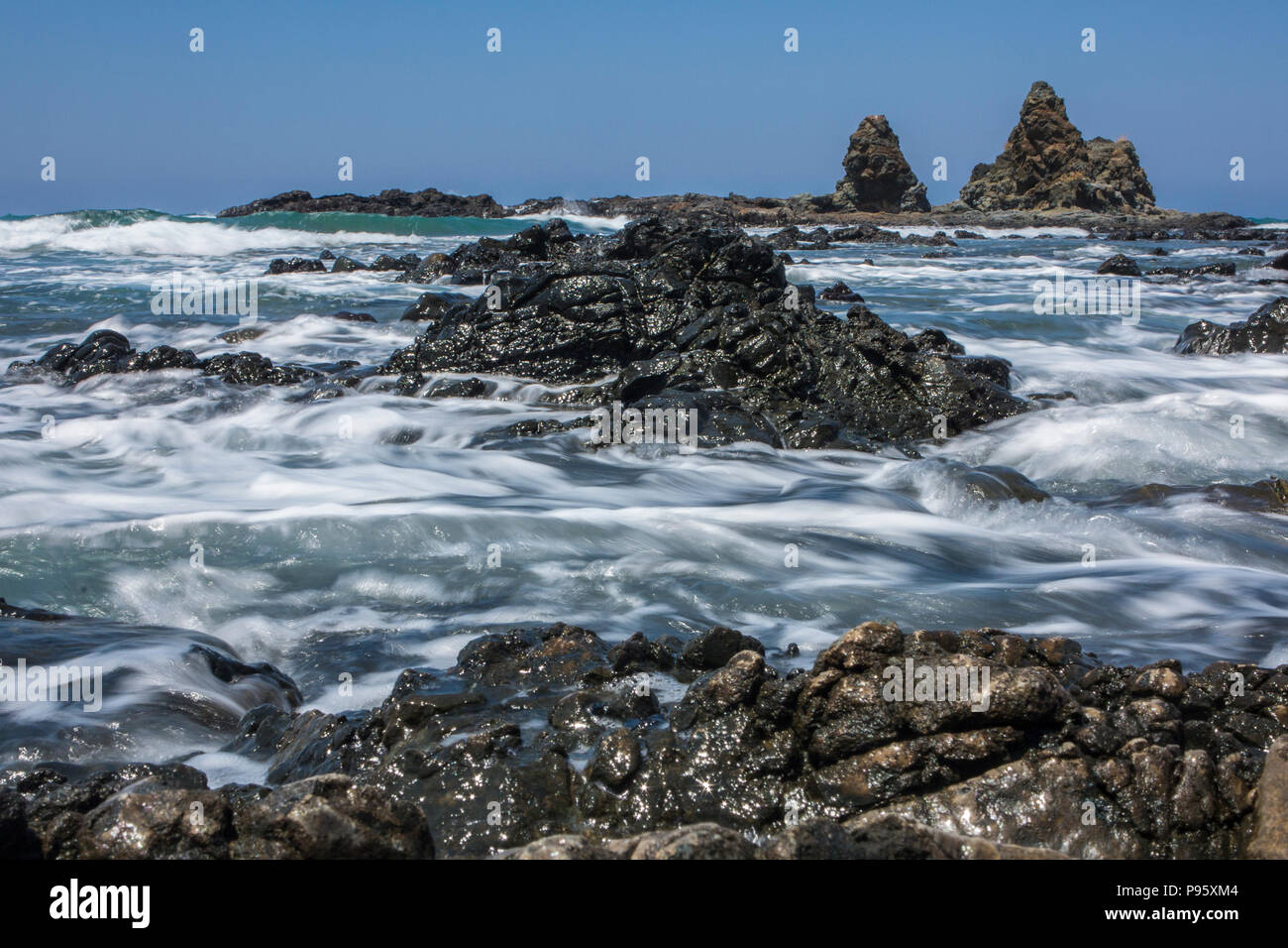 Sea rocks jagged rough hi-res stock photography and images - Alamy