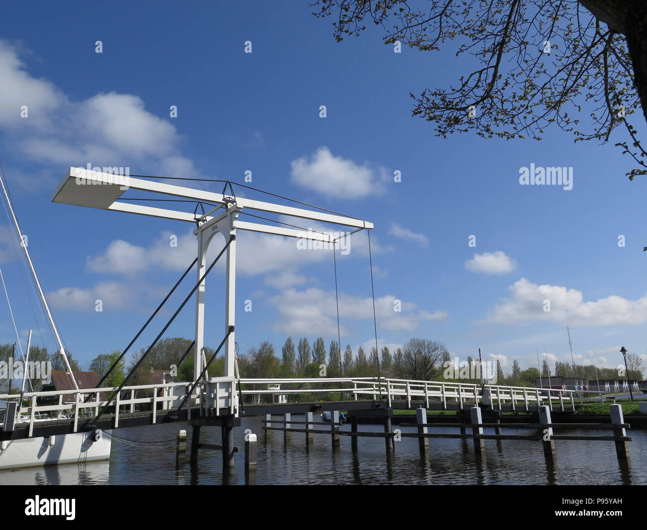 Lift bridge over canal hi-res stock photography and images - Alamy