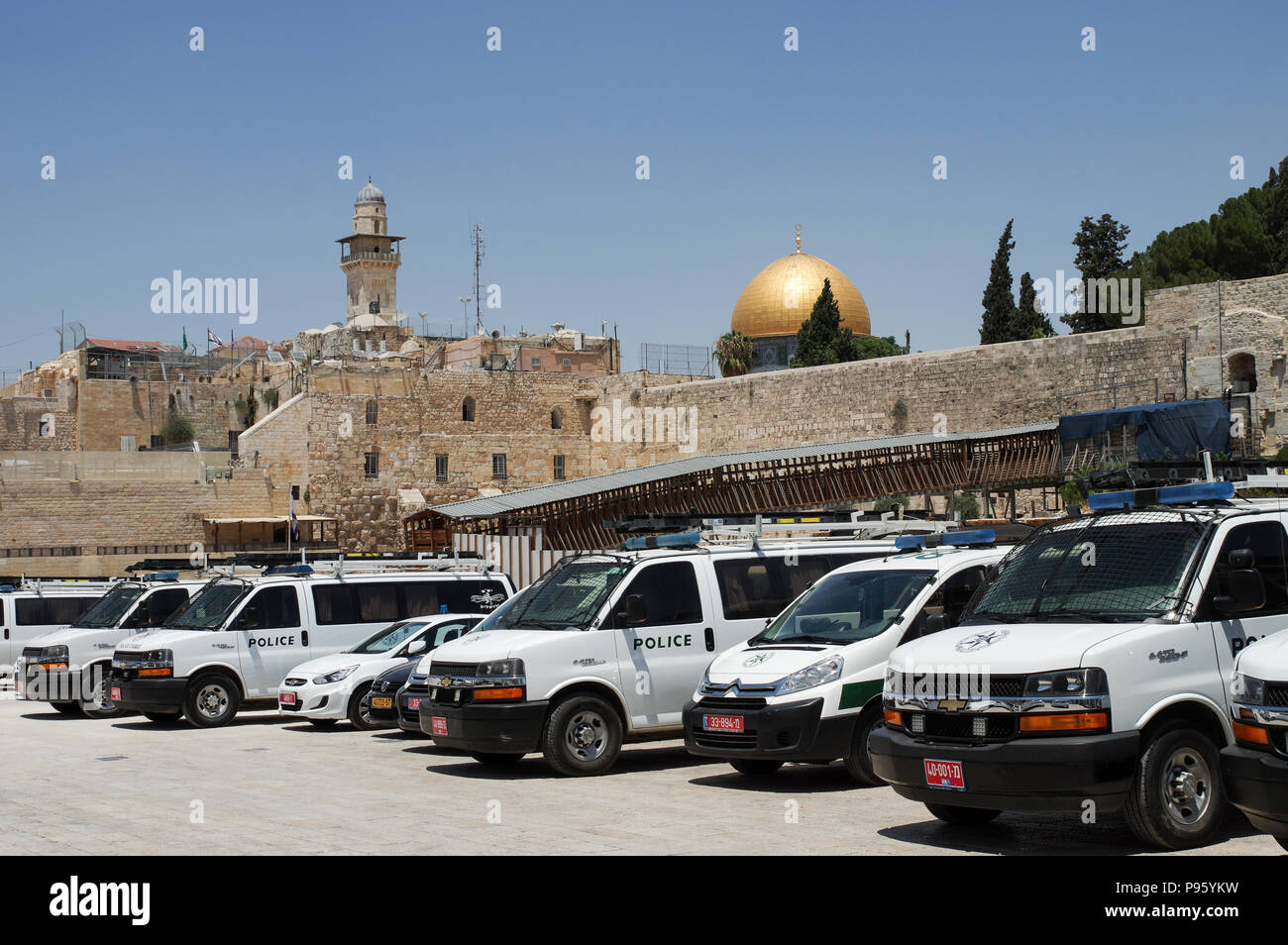 Heavy police presence around the holy sites in Israel. Pictured Western ...