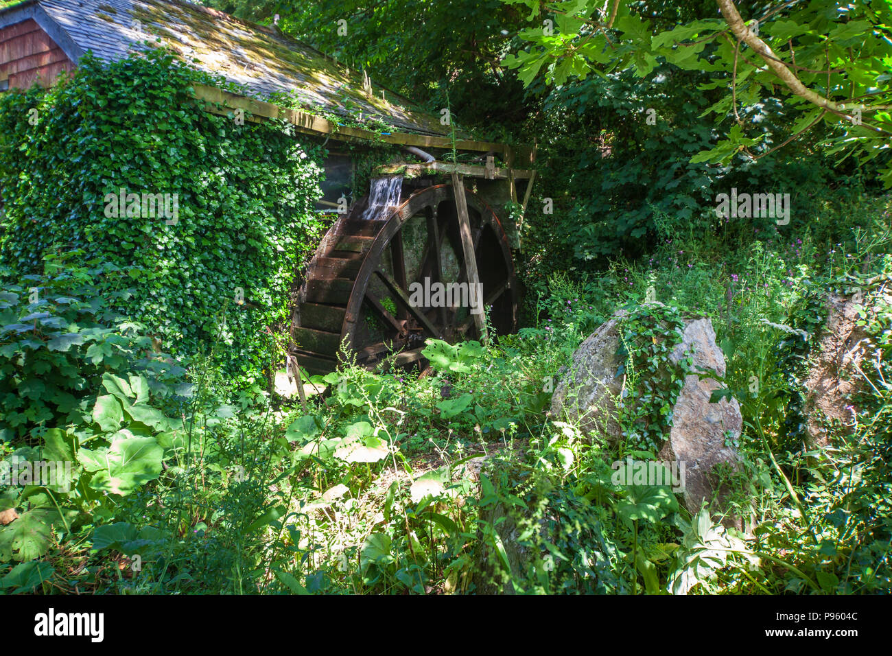 Working wooden water wheel hi-res stock photography and images - Alamy
