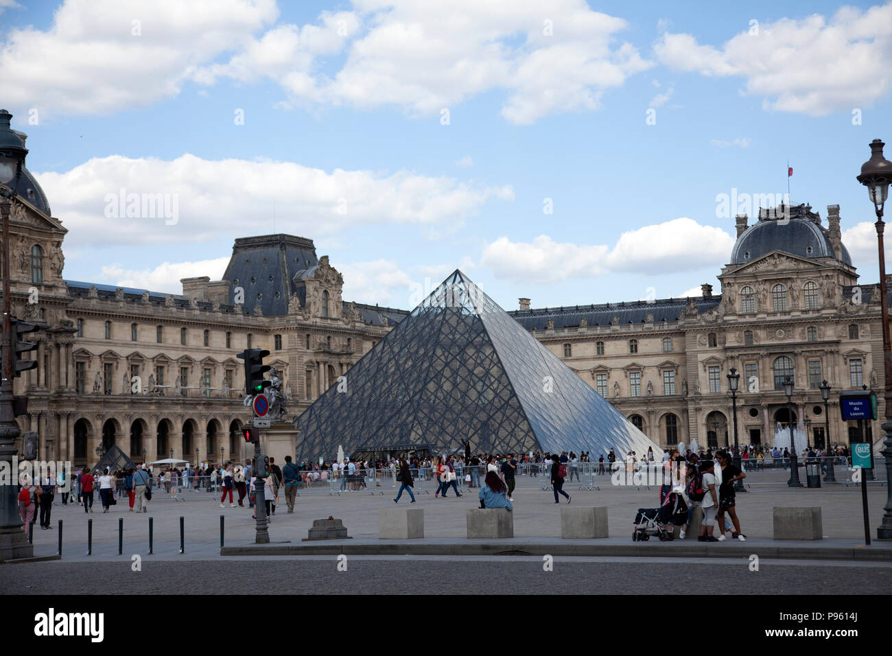 Louvre square hi-res stock photography and images - Alamy