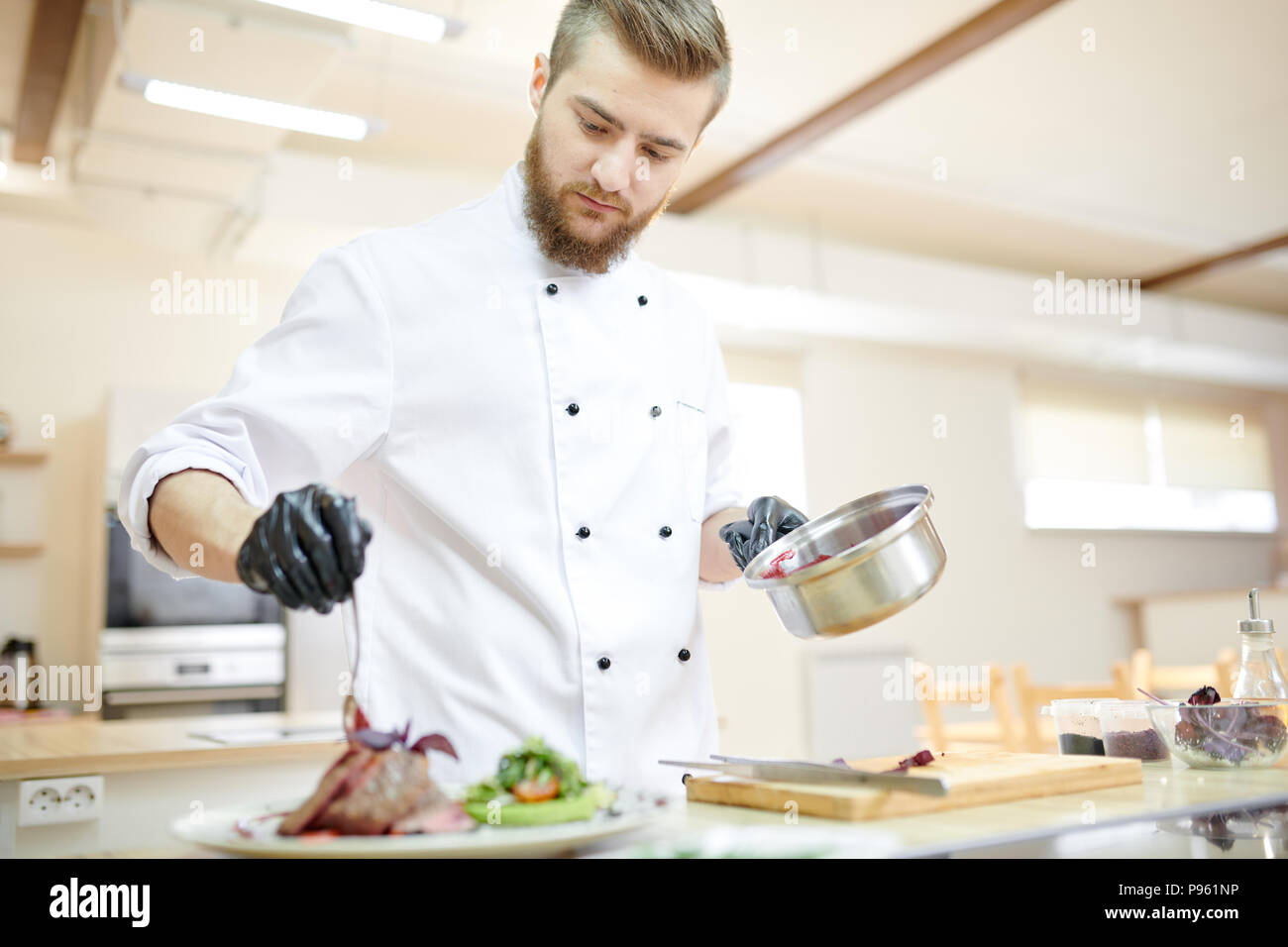 Beef steak plating hi-res stock photography and images - Alamy