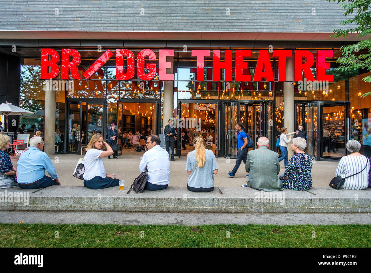 Bridge theatre hi-res stock photography and images - Alamy