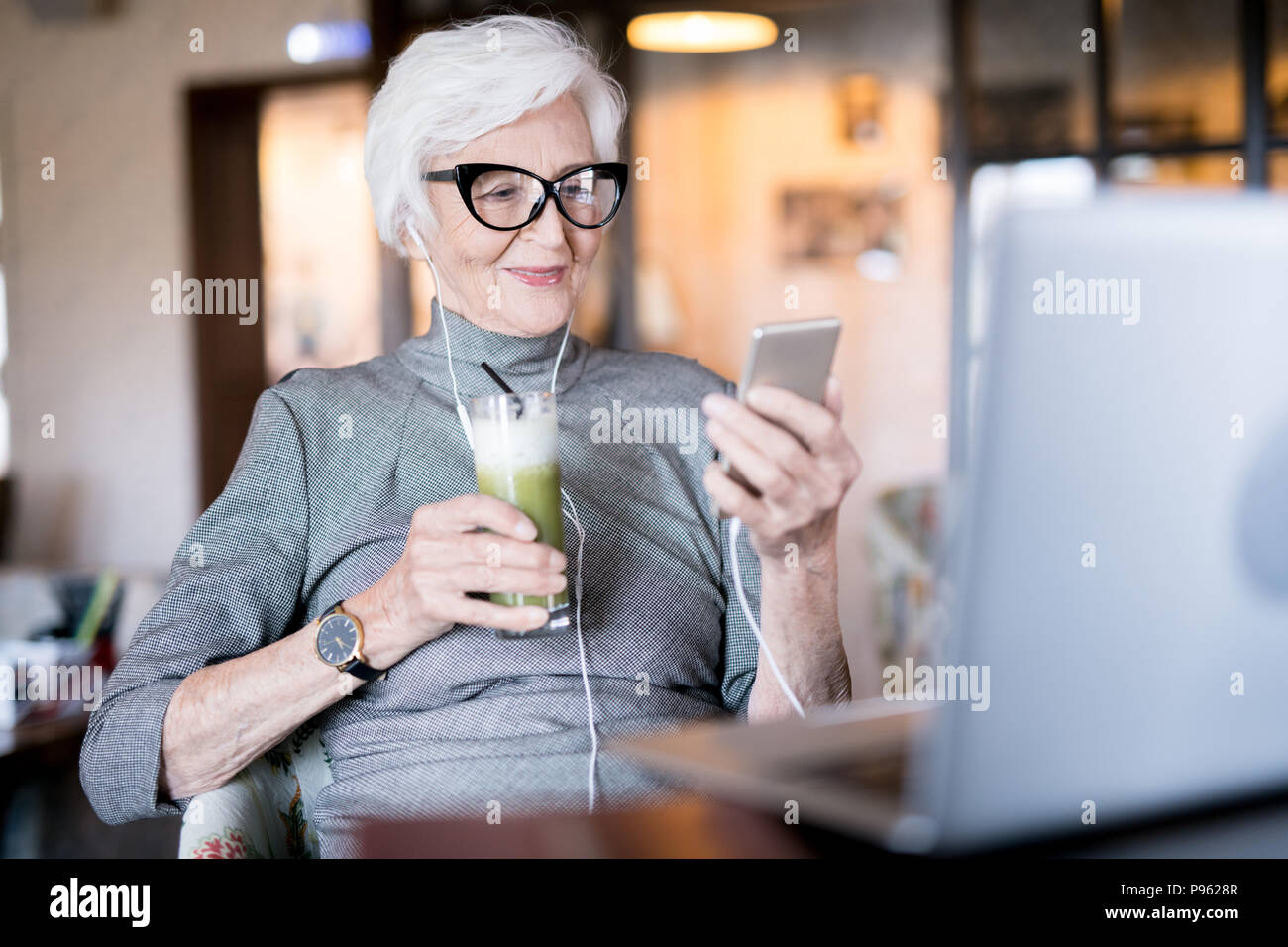 Woman communicating online by phone Stock Photo - Alamy