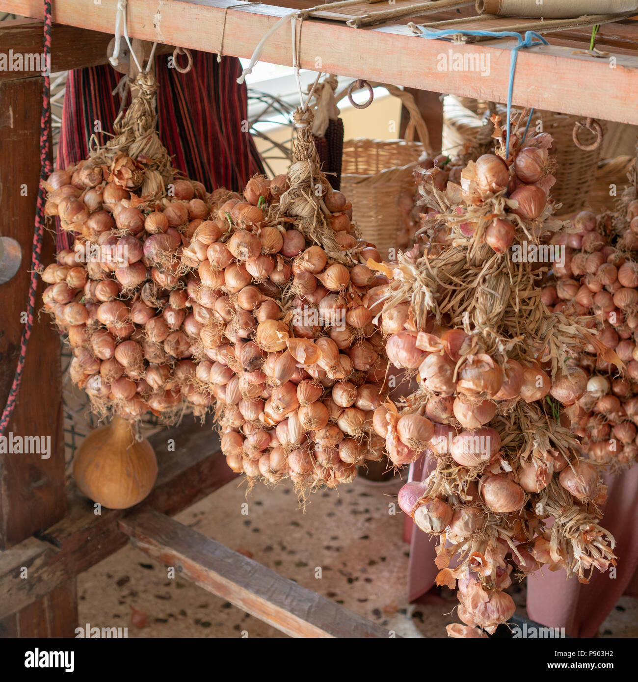Onions drying rack hi-res stock photography and images - Alamy