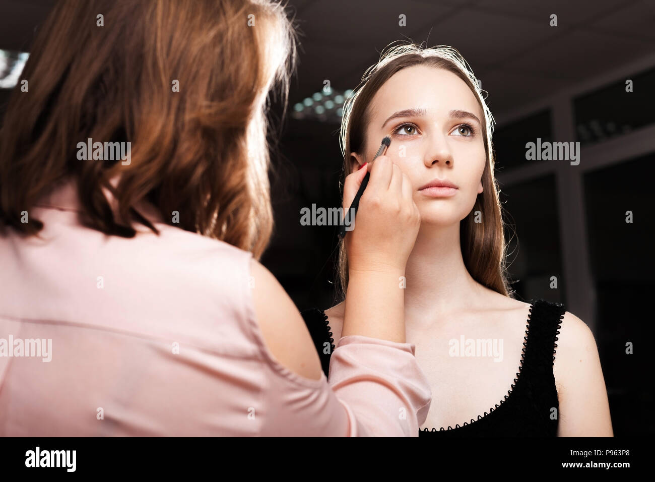 makeup artist dabbing foundation on a woman Stock Photo - Alamy