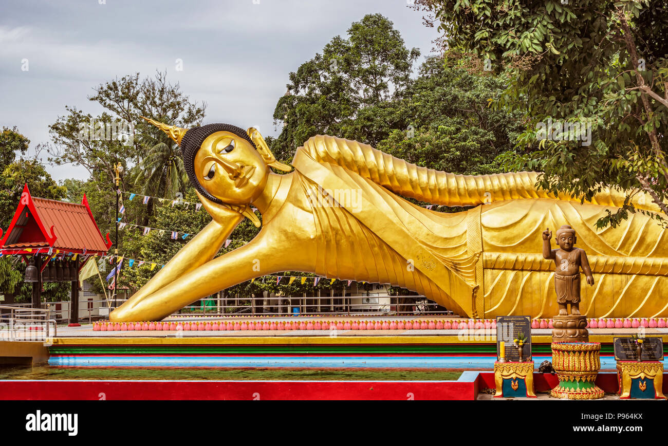 Thung Pradu, Thailand - Nov 28, 2017: Wat Thung Pradu sleeping or ...