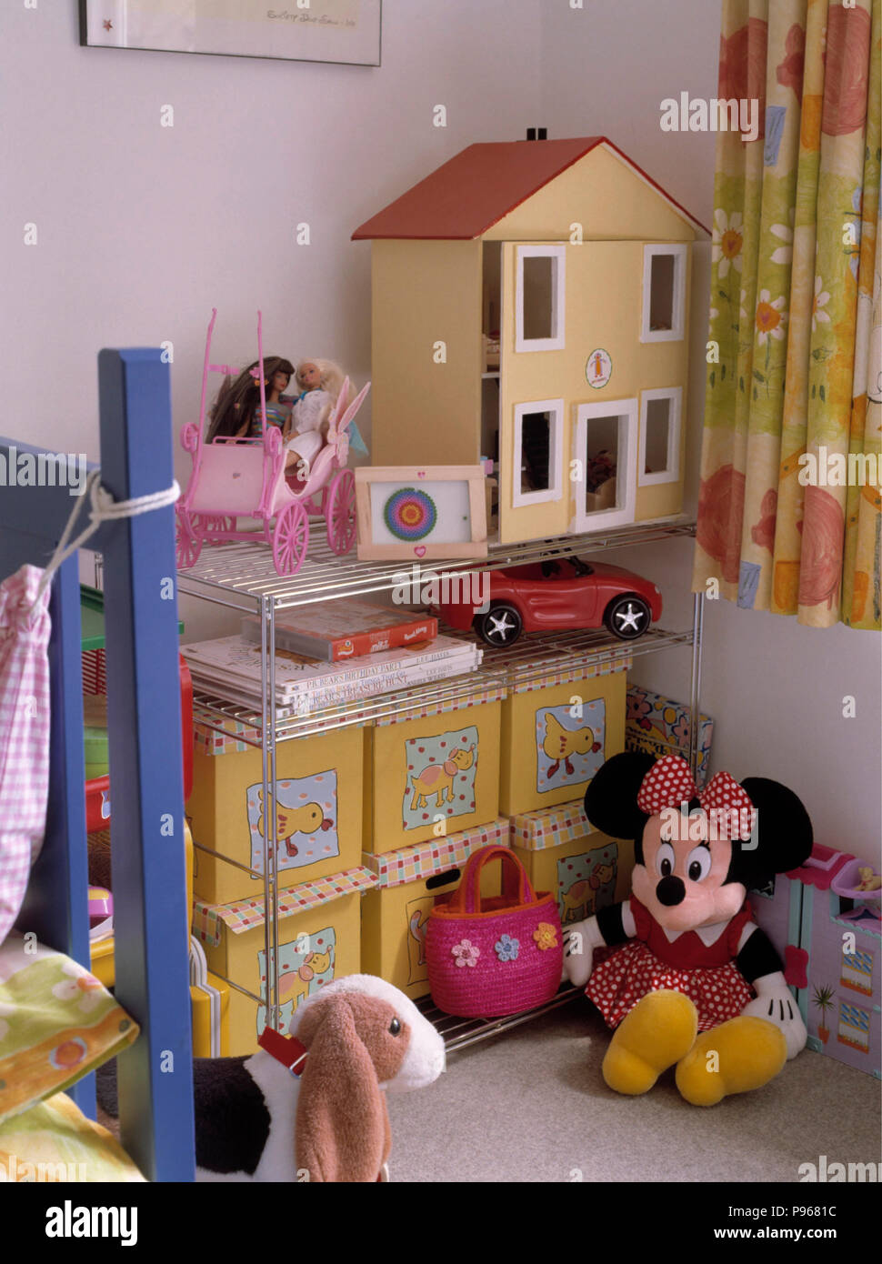 Dollshouse hi-res stock photography and images - Alamy