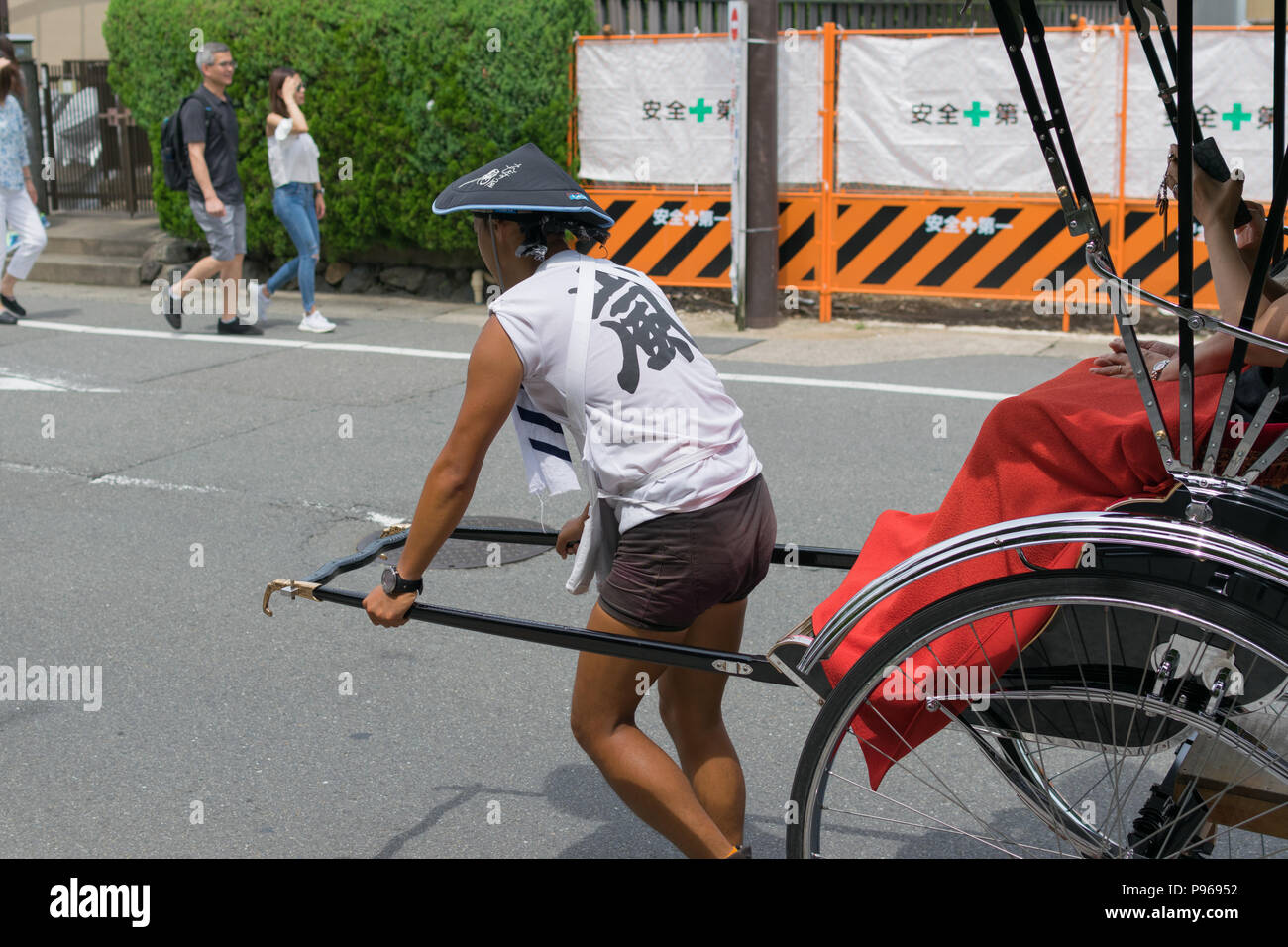 Hand pull rickshaw wheel hi-res stock photography and images - Alamy