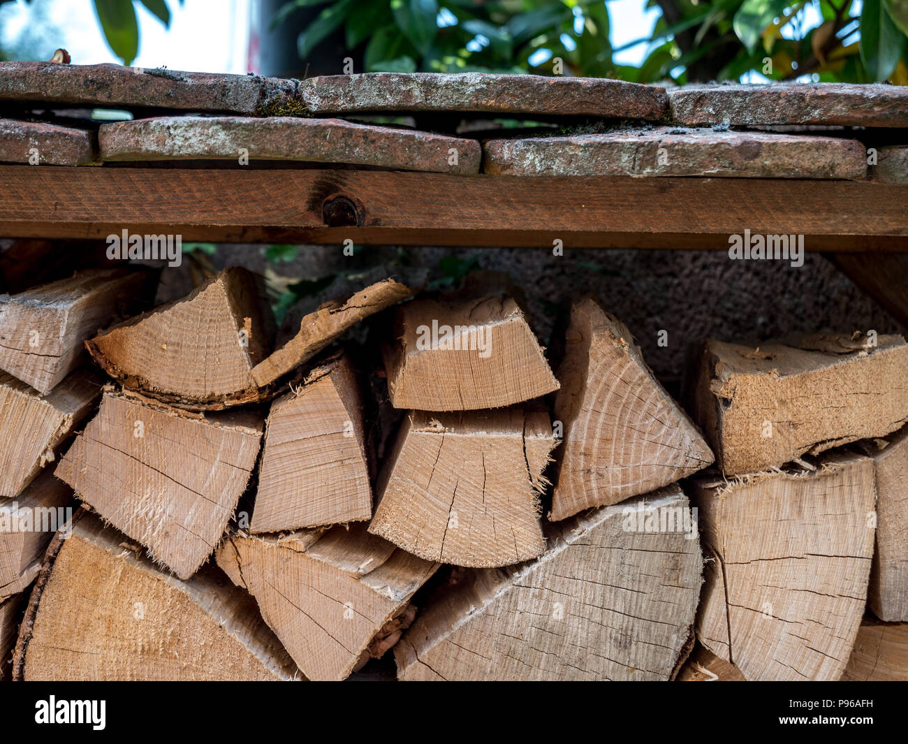 Chop roof hi-res stock photography and images - Alamy