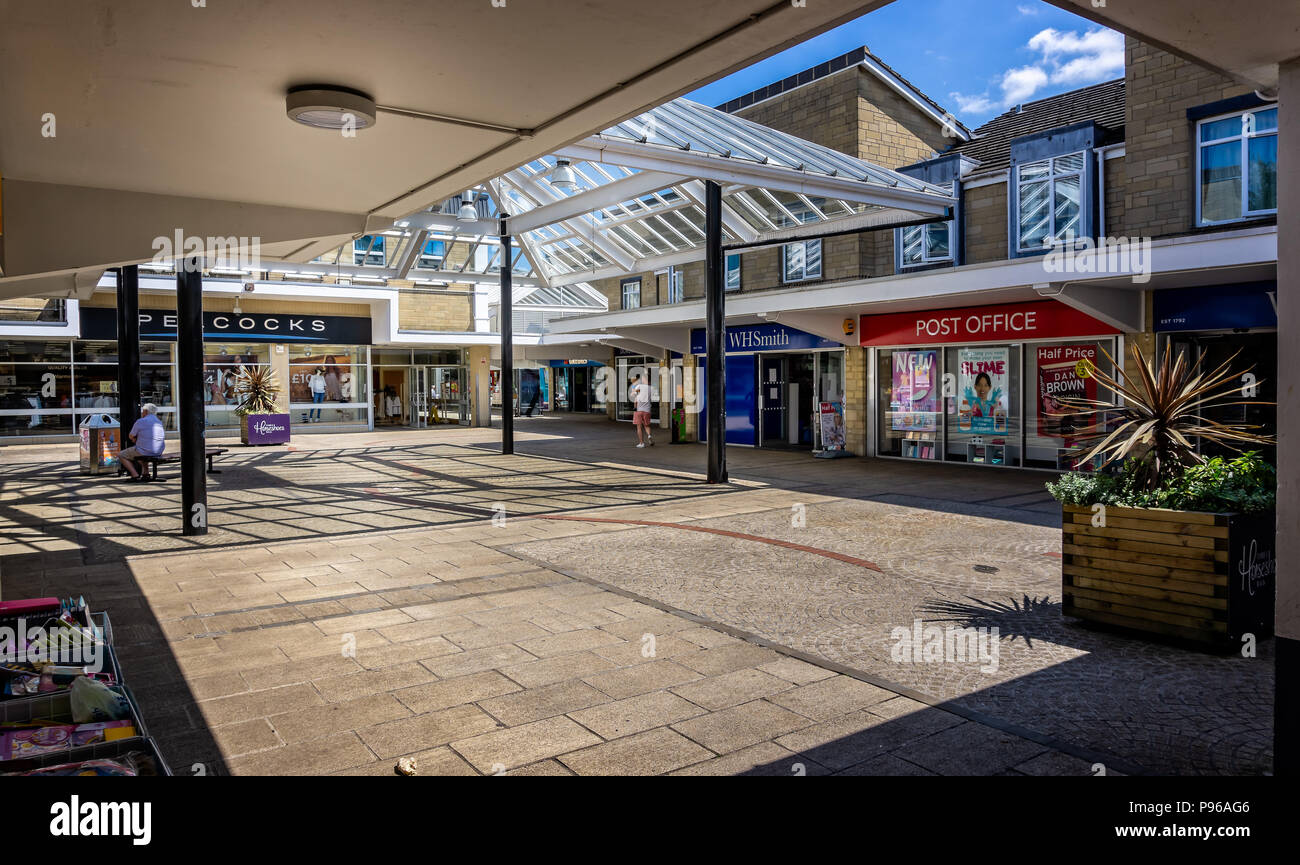 Three Horseshoes Walk Shopping Centre in Warminster, Wiltshire, UK ...