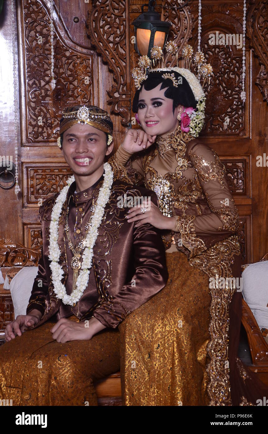 Java Traditional Weeding culture Stock Photo - Alamy