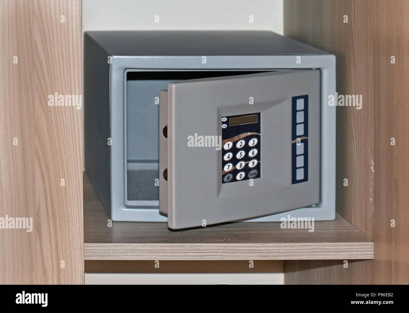 Empty safe door hi-res stock photography and images - Alamy