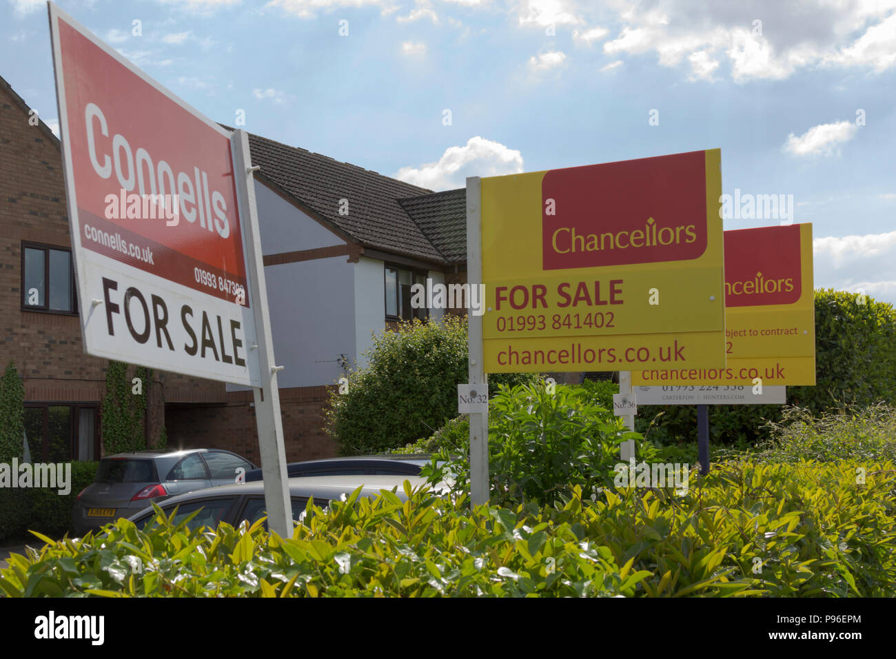 Estate Agent signs, Oxfordshire UK. 13th May 2018. UK Weather: Estate ...