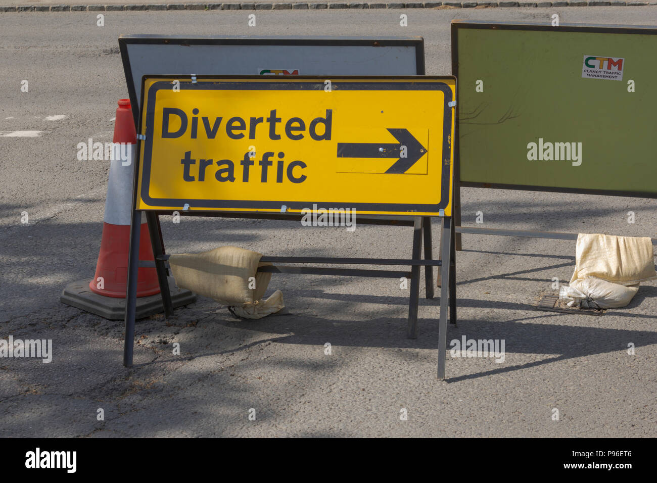 Diversion signs, Oxfordshire UK. 13th May 2018. UK Weather: Diversions ...