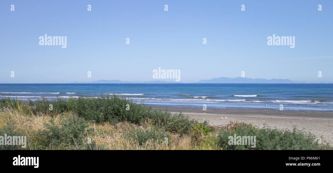 Landscape view from Paraparaumu Beach in Kapiti, Wellington, looking ...