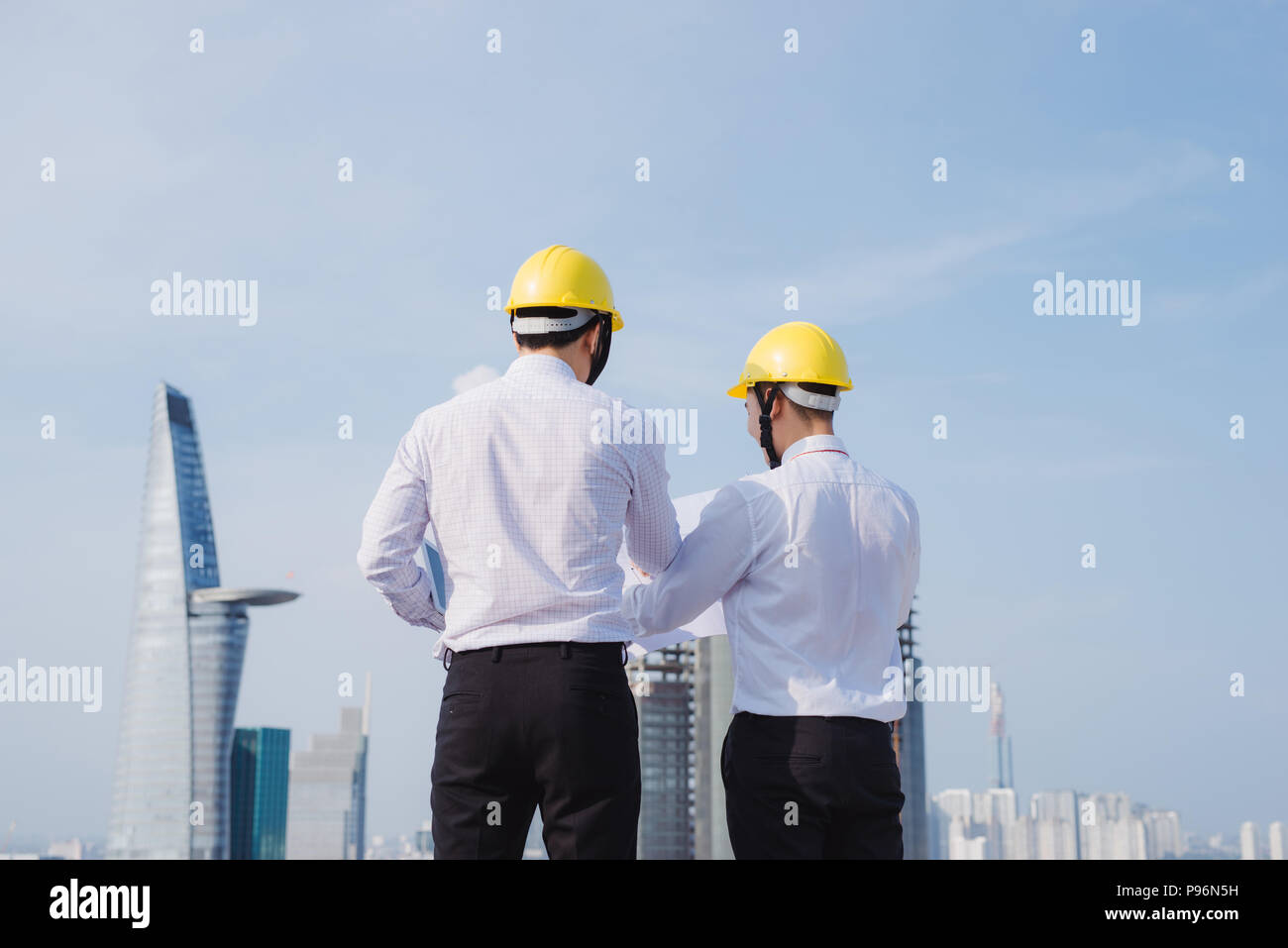 Two workers hi-res stock photography and images - Alamy