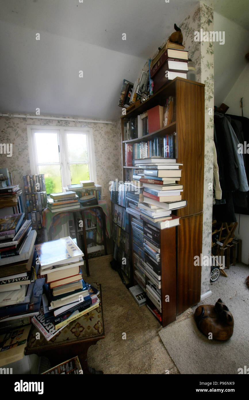 Cluttered storage shelves hi-res stock photography and images - Alamy