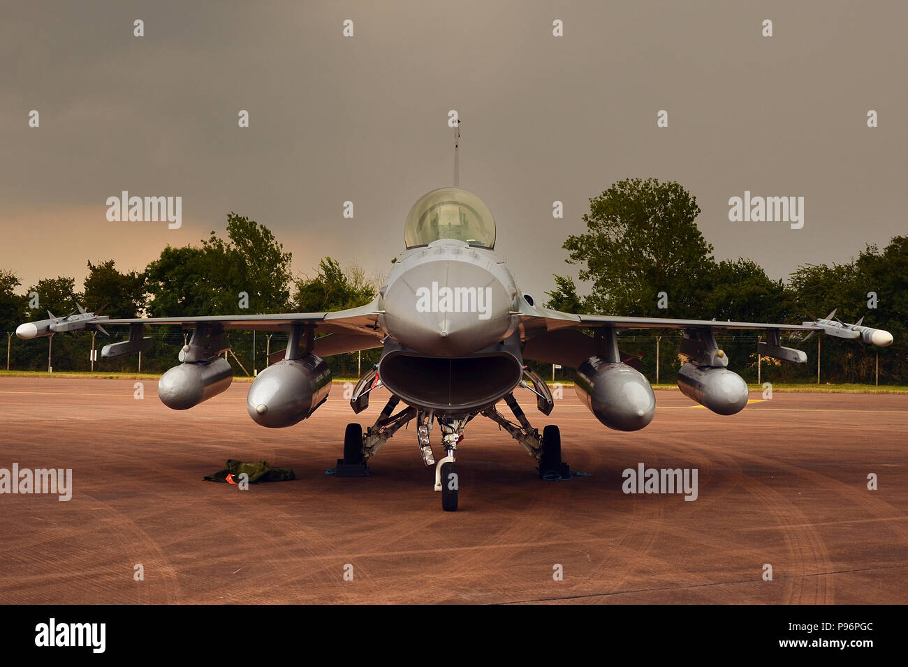 General Dynamics F-16 Fighting Falcon Stock Photo - Alamy