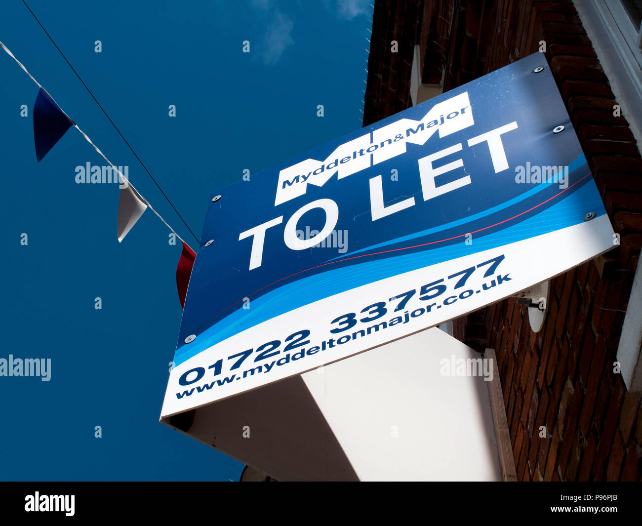 Shop window empty retail unit hi-res stock photography and images - Alamy