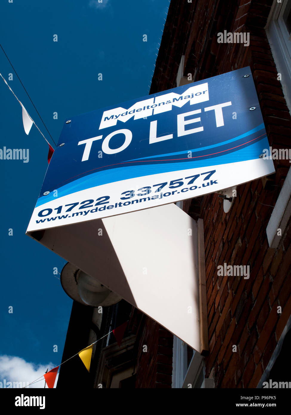 Shop window empty retail unit hi-res stock photography and images - Alamy