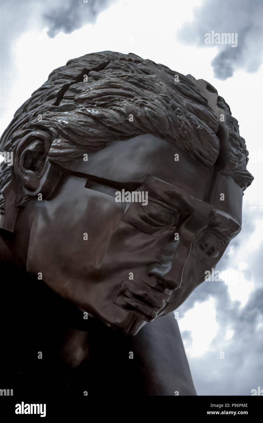 Statue of Isaac Newton, British Library Stock Photo - Alamy
