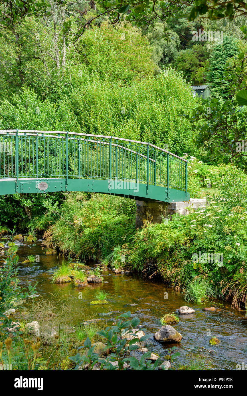 Weaving wool scotland hi-res stock photography and images - Alamy