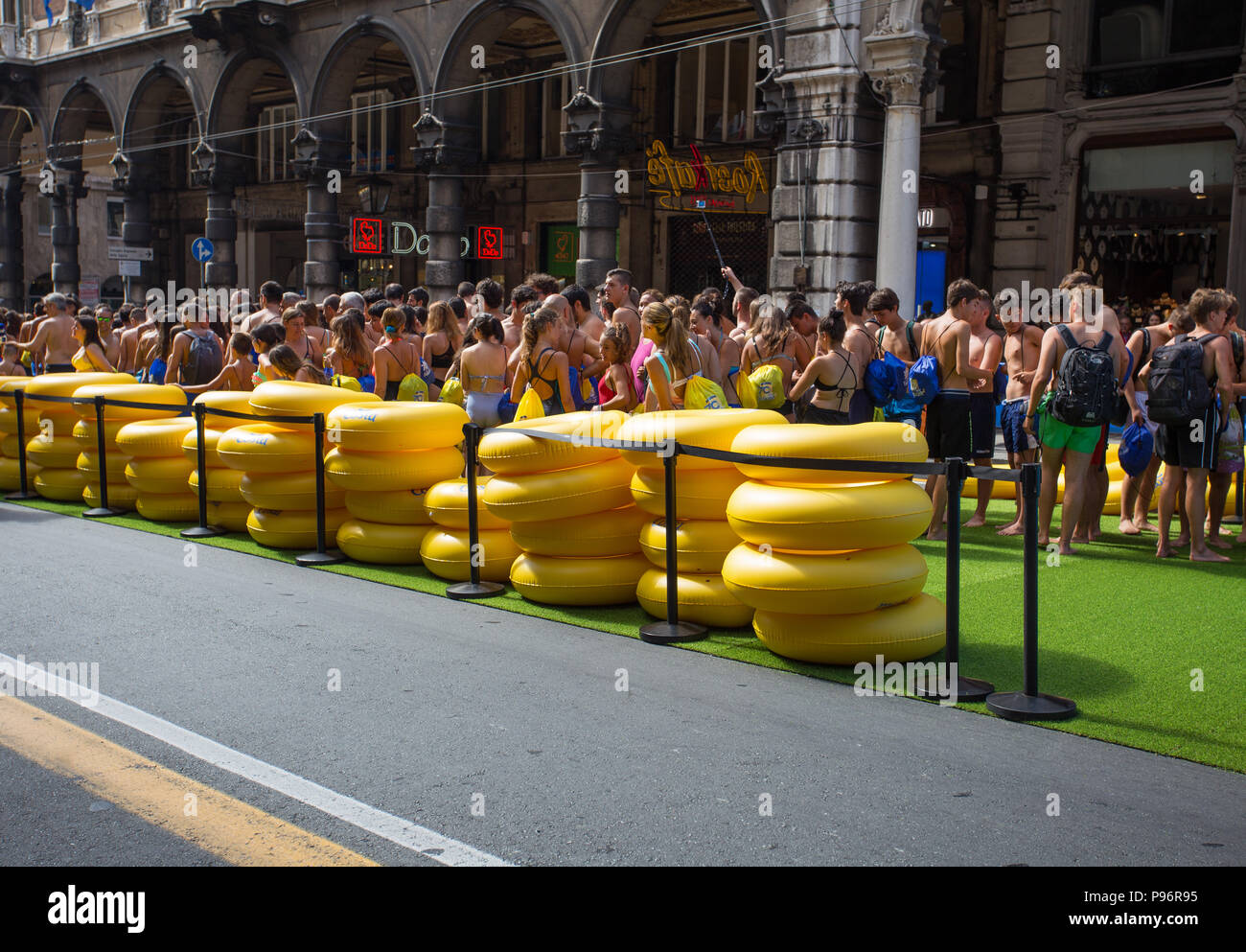Waterslide family pool hi-res stock photography and images - Alamy