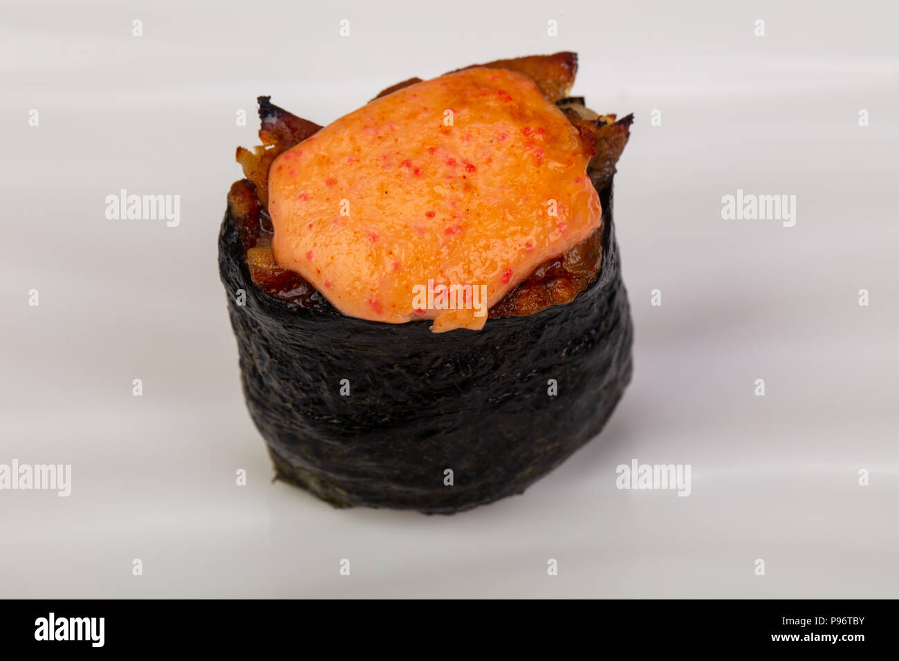 Spicy gunkan sushi with sauce Stock Photo - Alamy