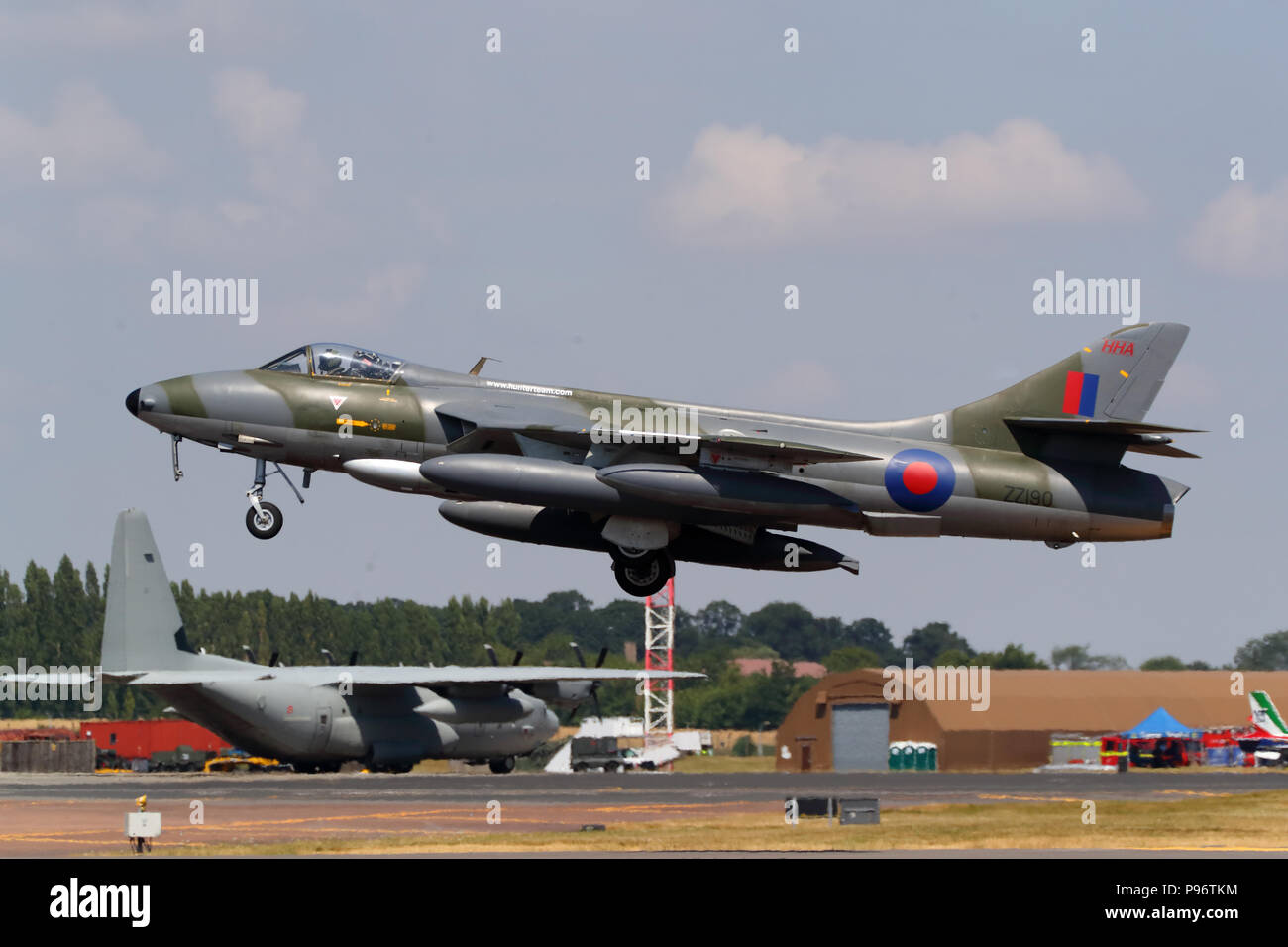 Hawker Hunter ZZ190 landing at the Royal International Air Tattoo 2018 ...
