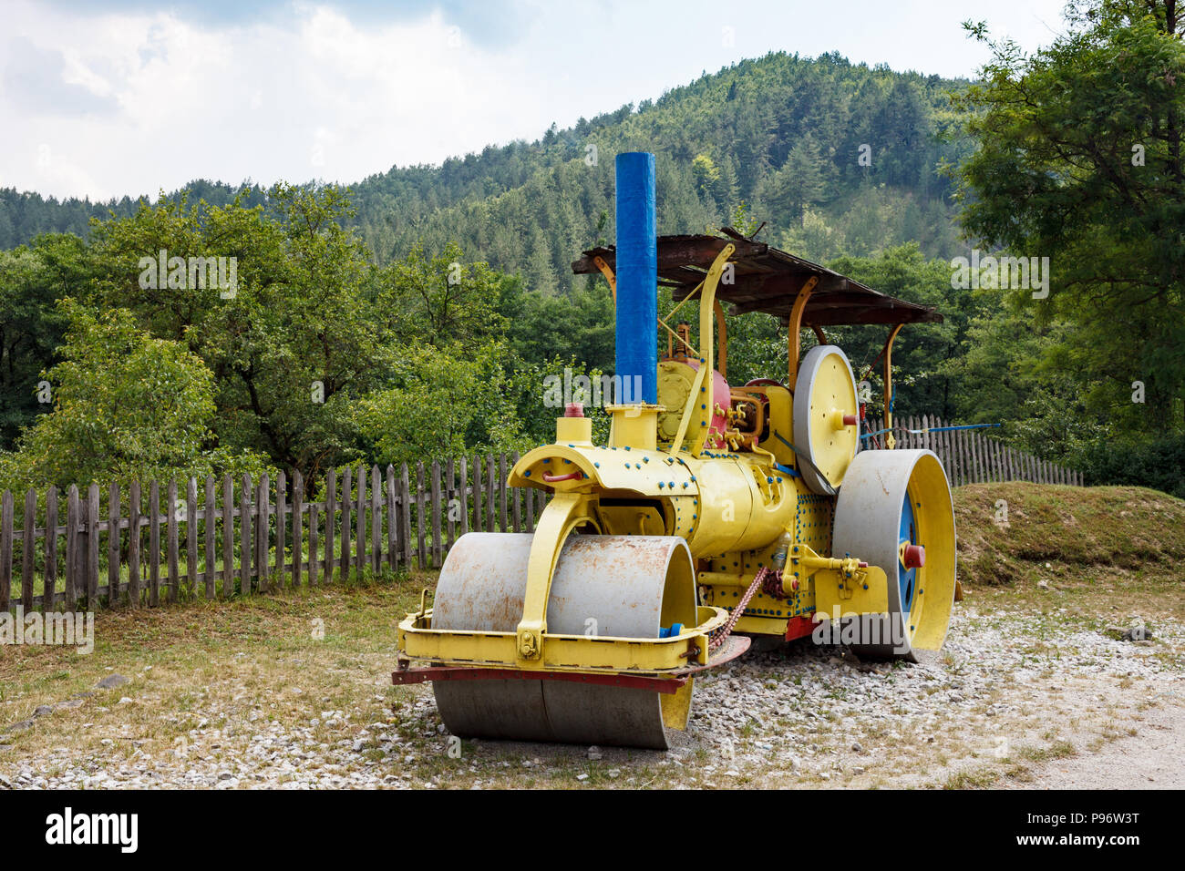Old steam roller in steam hi-res stock photography and images - Alamy