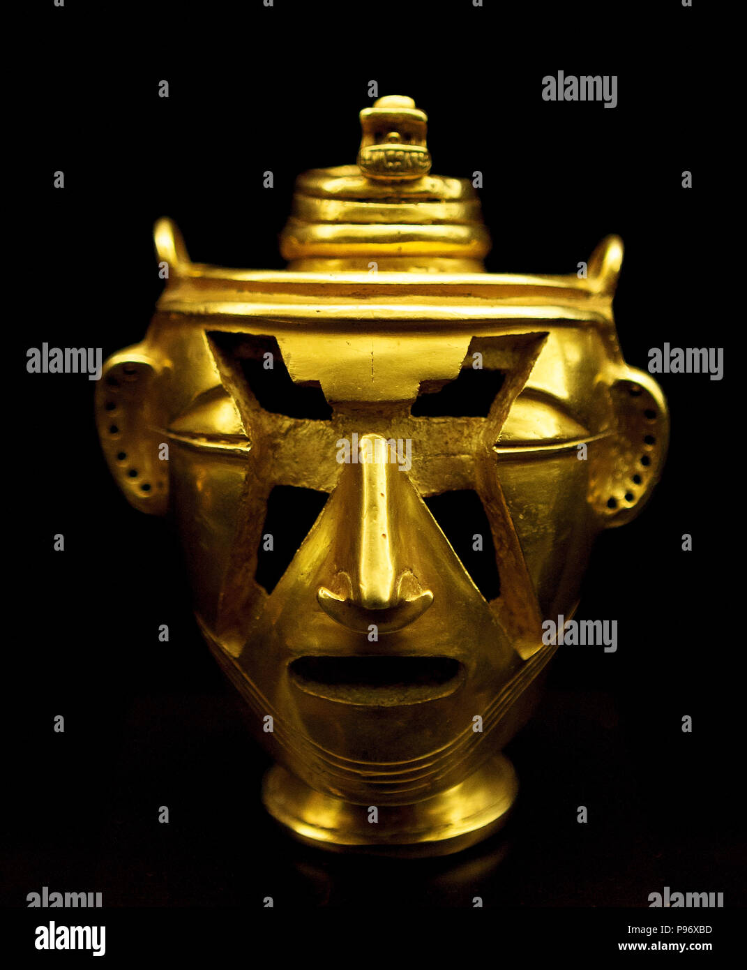 Statuette of a Quimbaya civilization. Golden sculpture in the Museum of ...