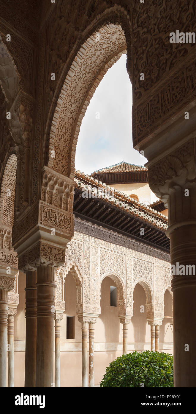 Alhambra interior decoration hi-res stock photography and images - Alamy