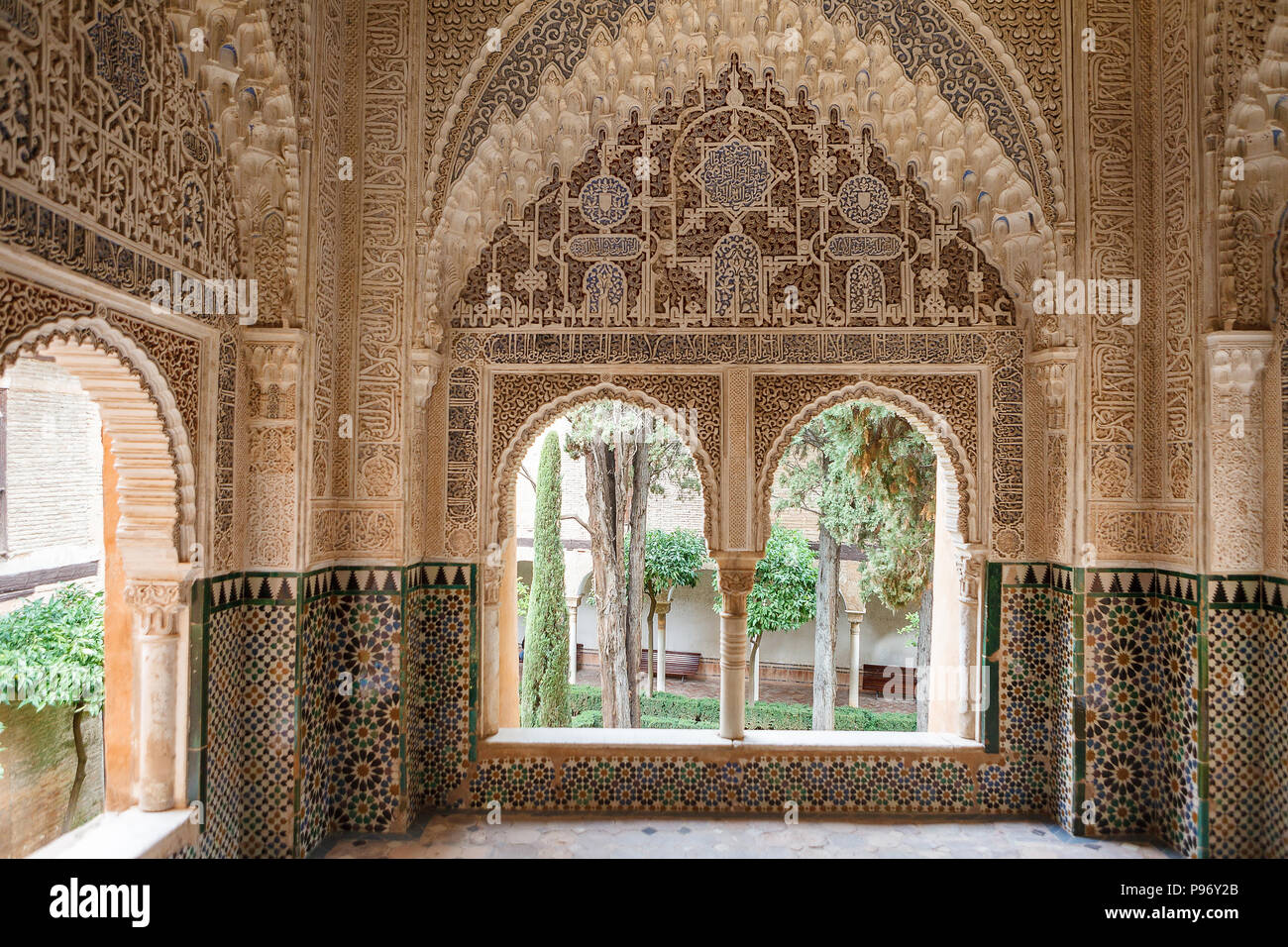 Alhambra interior decoration hi-res stock photography and images - Alamy