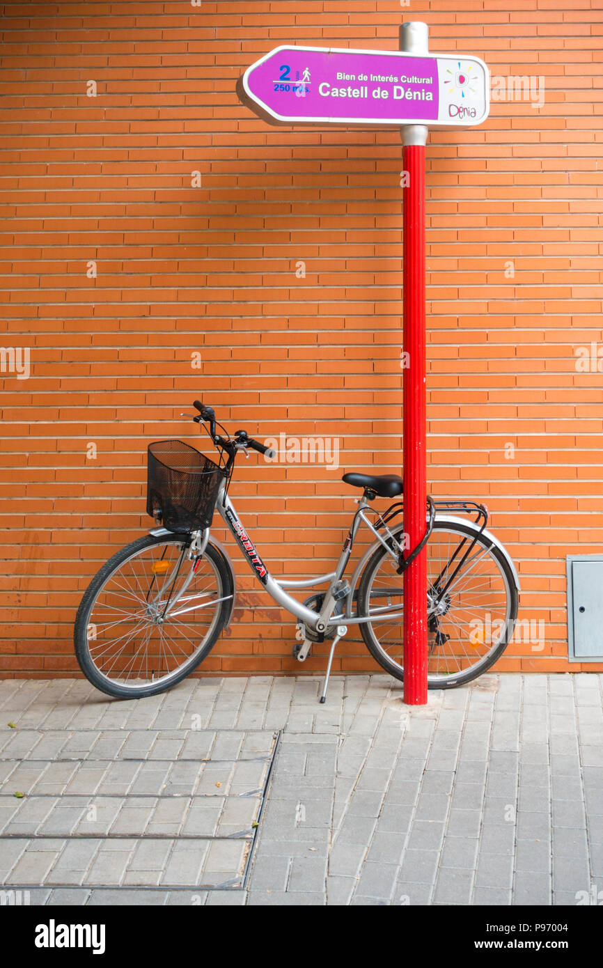 Castell sign hi-res stock photography and images - Alamy