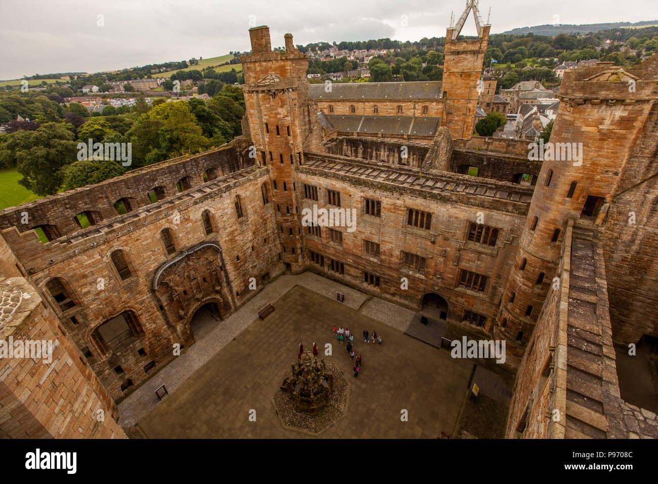 Linlithgow palace hi-res stock photography and images - Alamy