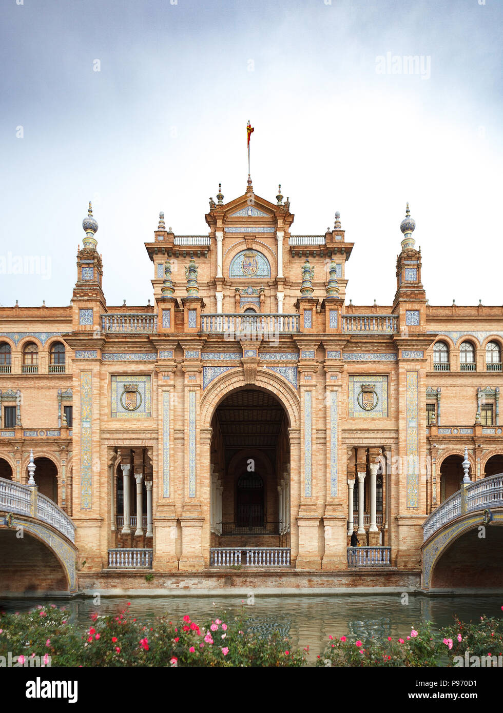 Square in front of the palace hi-res stock photography and images - Alamy