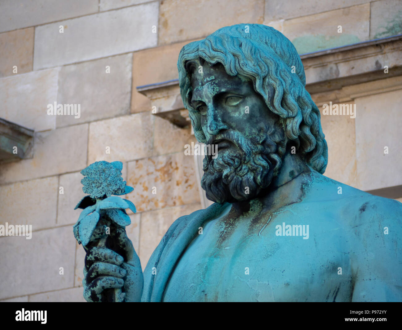 Copper statue of man hi-res stock photography and images - Alamy