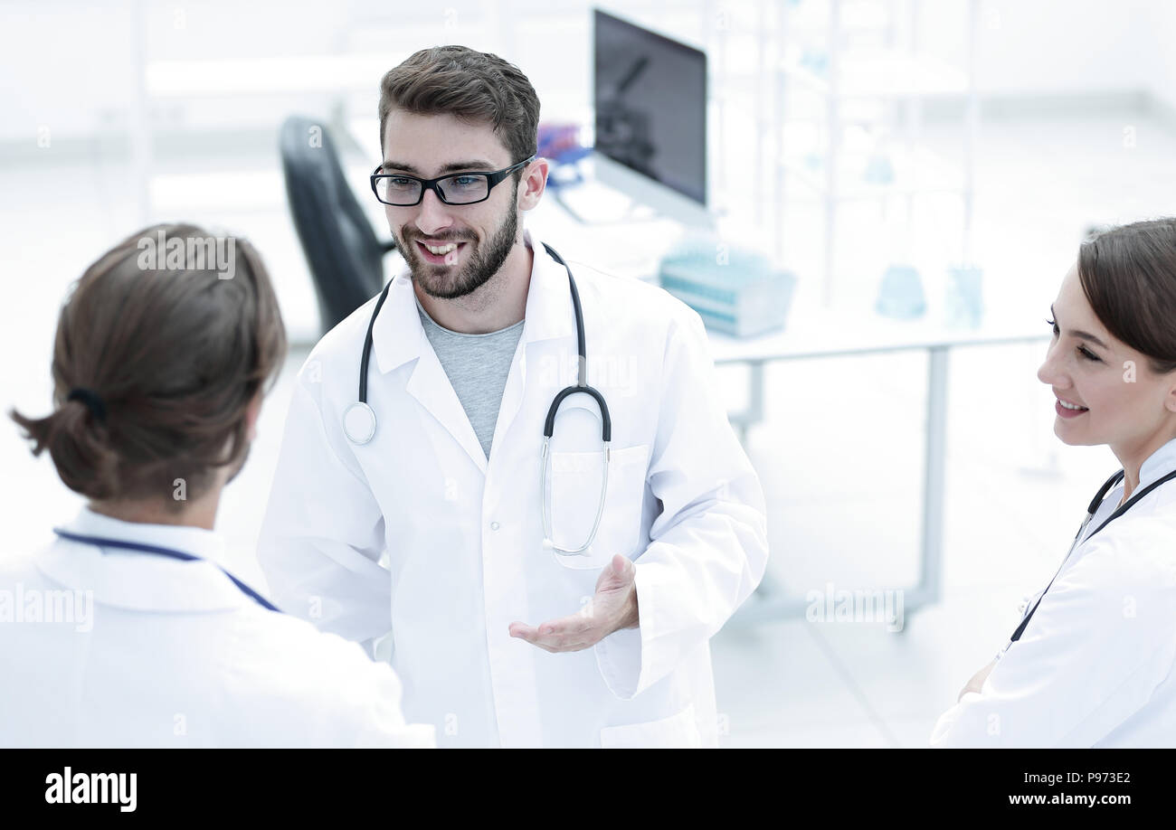 Medical doctor speaking to group hi-res stock photography and images ...