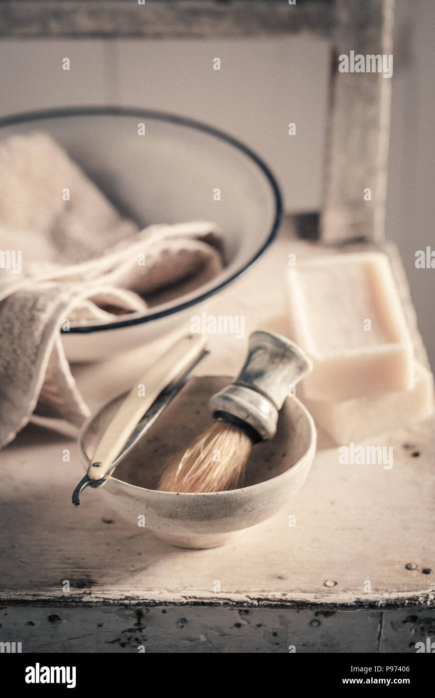 Vintage shaving set brush hi-res stock photography and images - Alamy