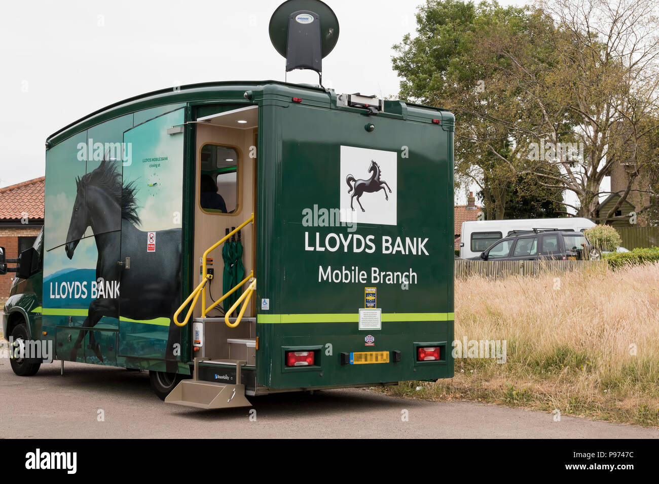 Mobile bank vehicle hi-res stock photography and images - Alamy