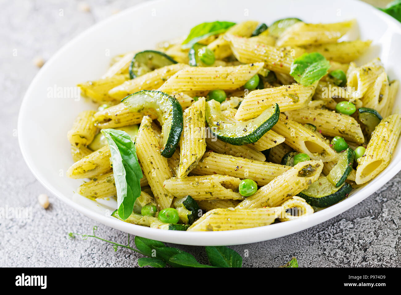 Penne pasta pesto salad hi-res stock photography and images - Alamy