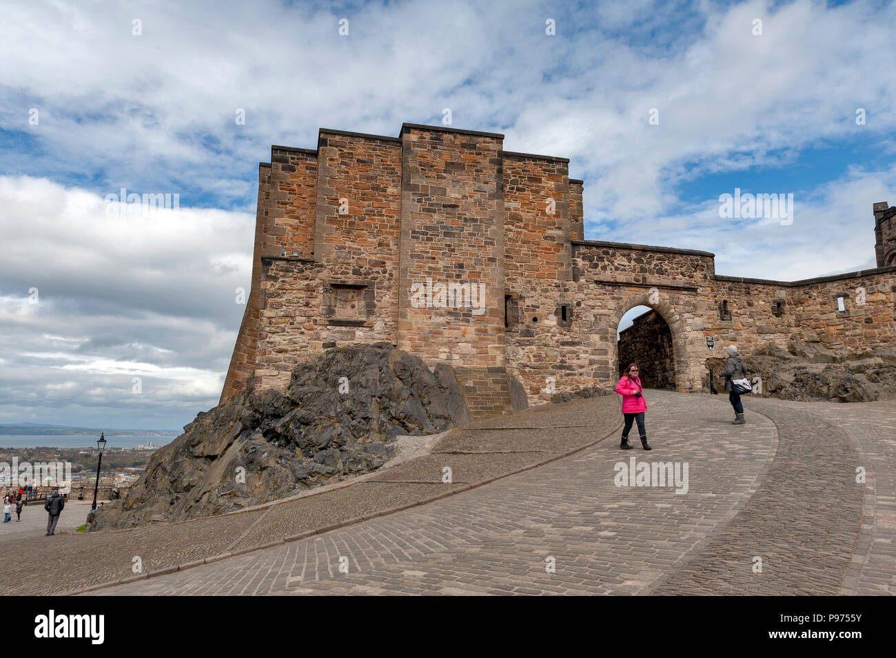 Foog’s Gate, the principle gate to the Upper Ward inside Edinburgh ...