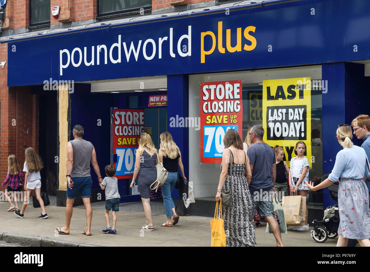Poundworld Signage High Resolution Stock Photography and Images - Alamy
