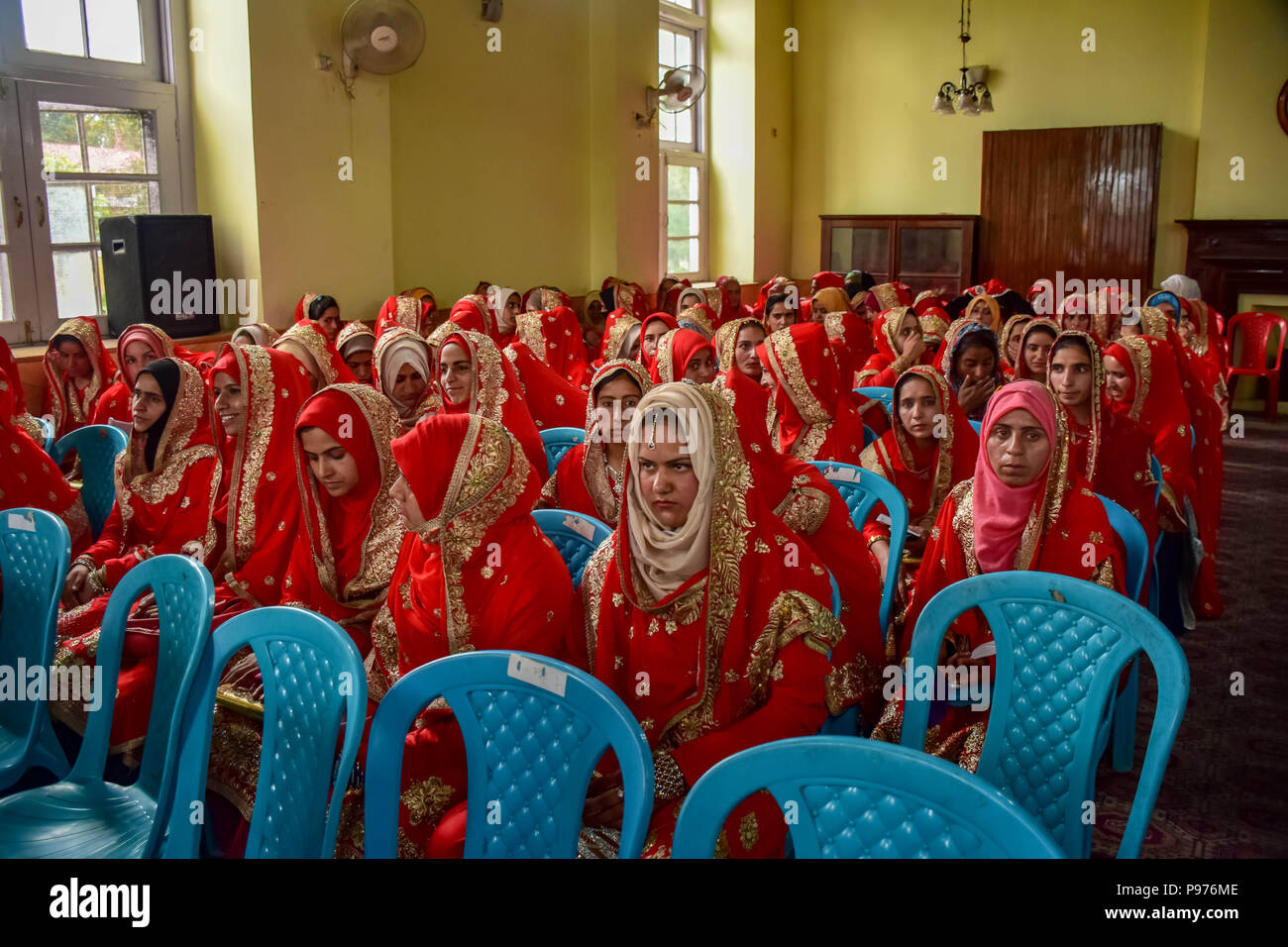 Srinagar, India. 15th July 2018. Kashmiri Muslim brides sit for a mass ...